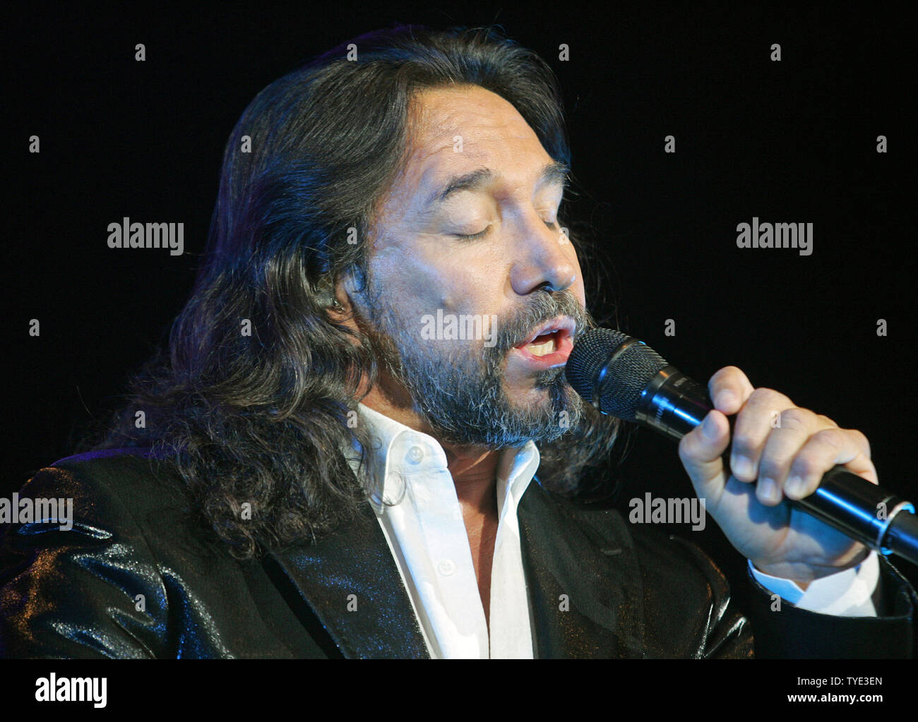 Mexican singer Marco Antonio Solis performs in concert at the American ...