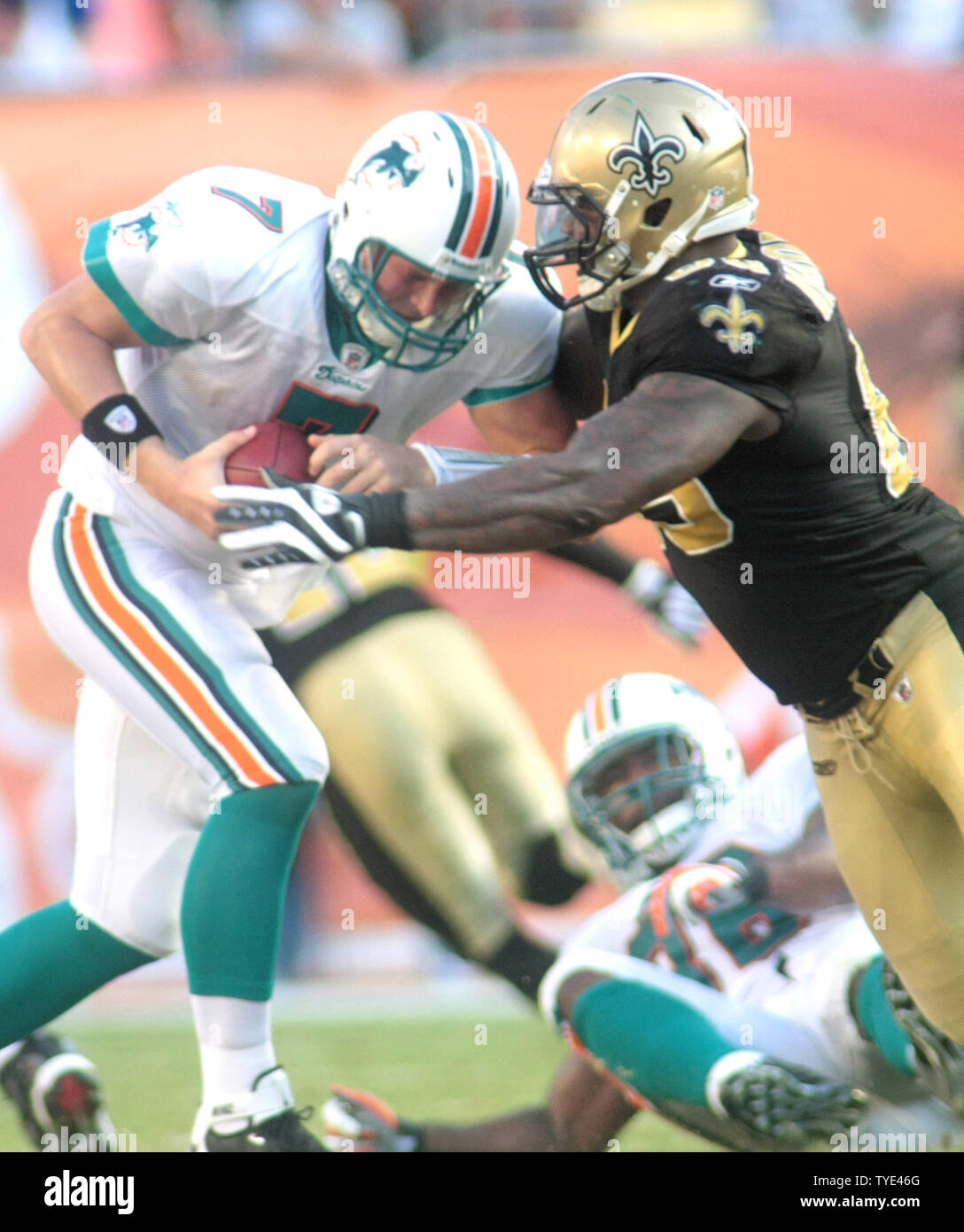 Miami Dolphins quarterback Chad Henne(7) is sacked by DL Anthony ...