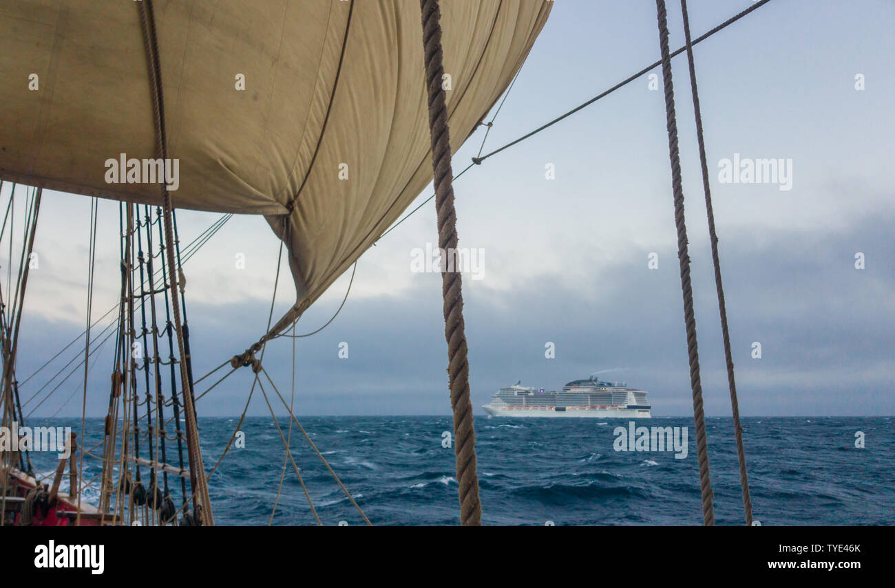 Ancient ship and ocean liner hi-res stock photography and images - Alamy
