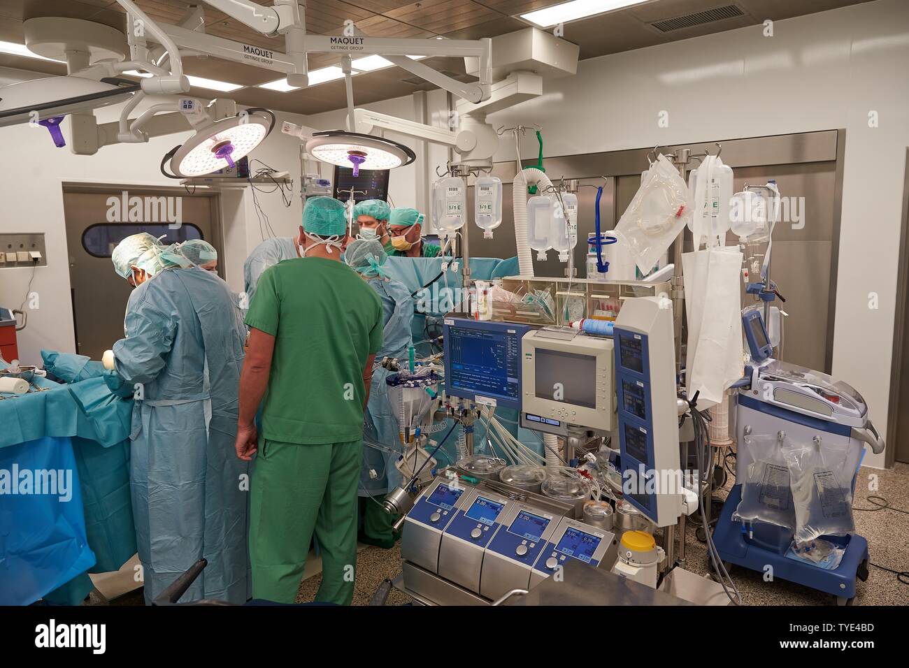 Heart surgeon Prof. Richard Frey during heart surgery in the operating ...