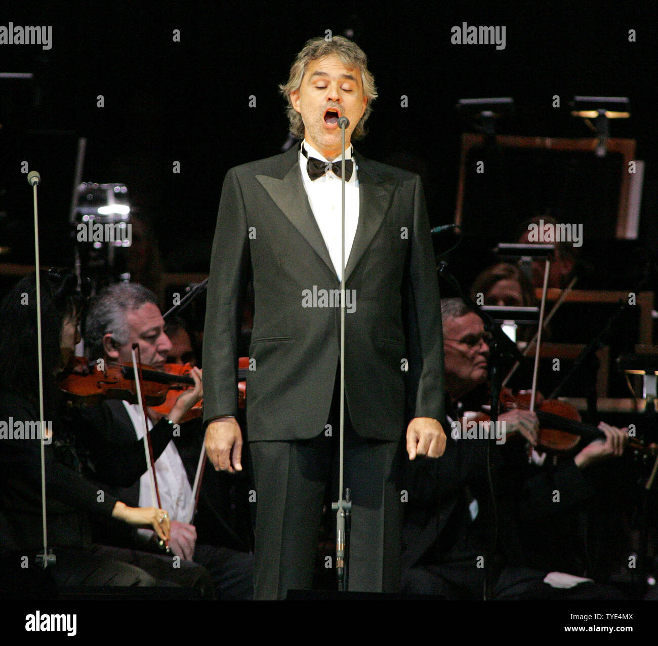 Andrea bocelli in concert hi-res stock photography and images - Alamy