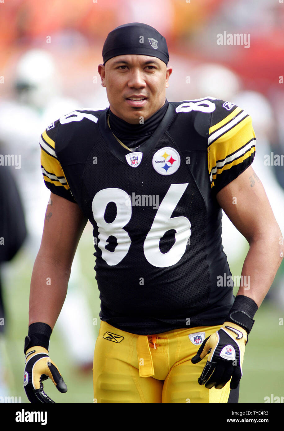 Pittsburgh Steelers receiver Hines Ward warms up prior to the start of ...