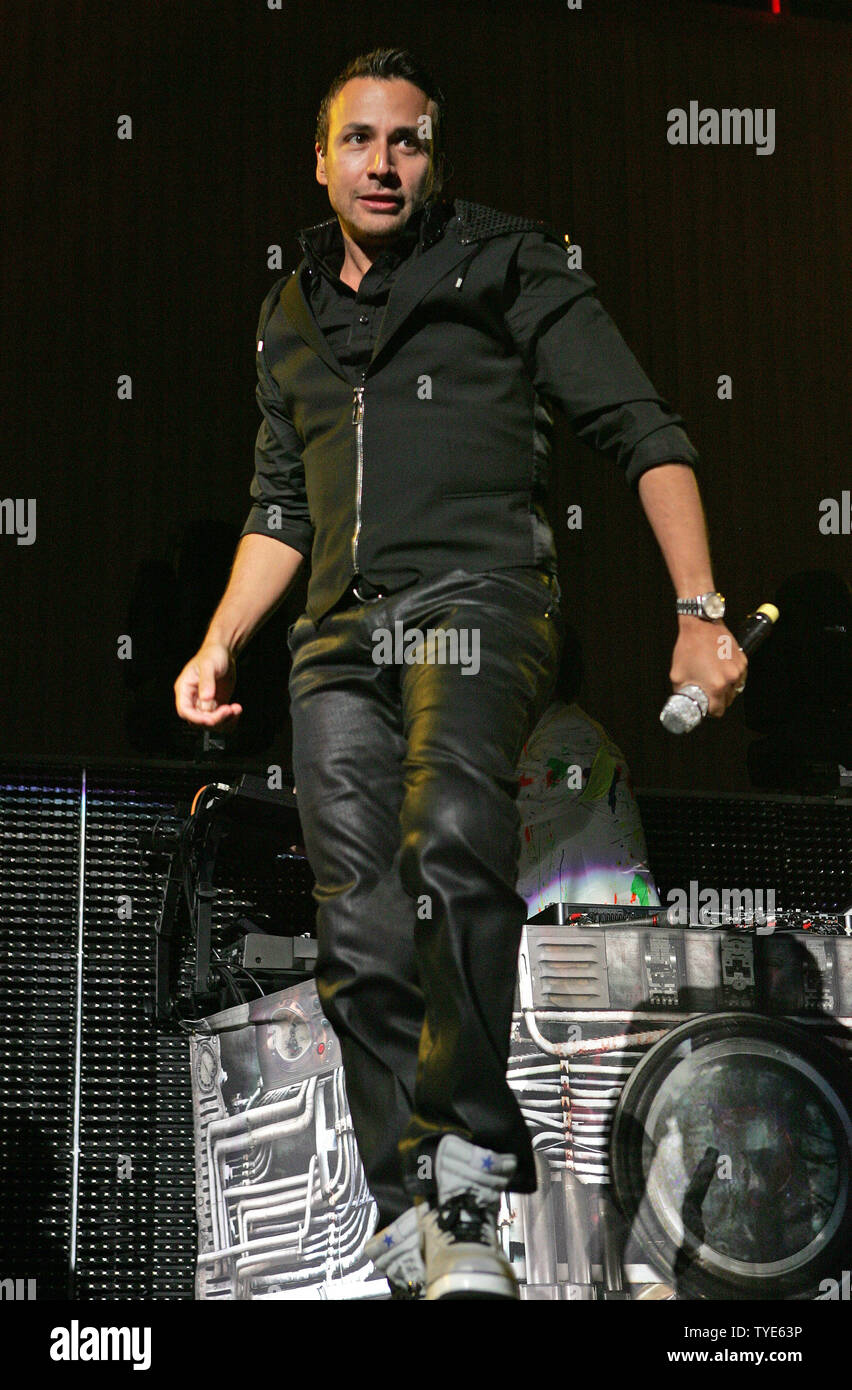 Howie Dorough and the Backstreet Boys perform at their 2010 tour opener ...