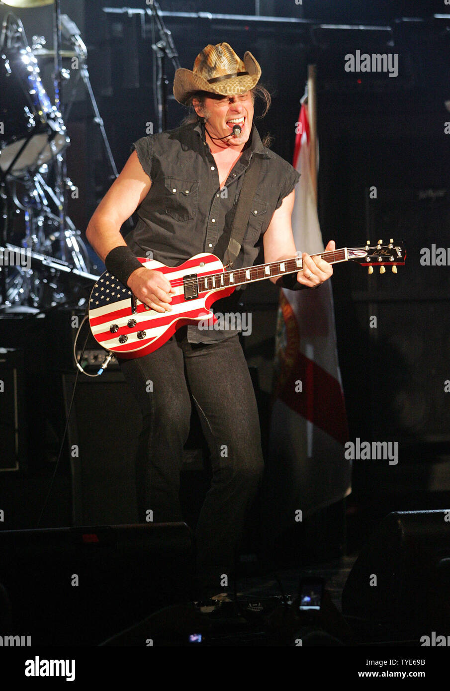 Ted nugent in concert hi-res stock photography and images - Alamy