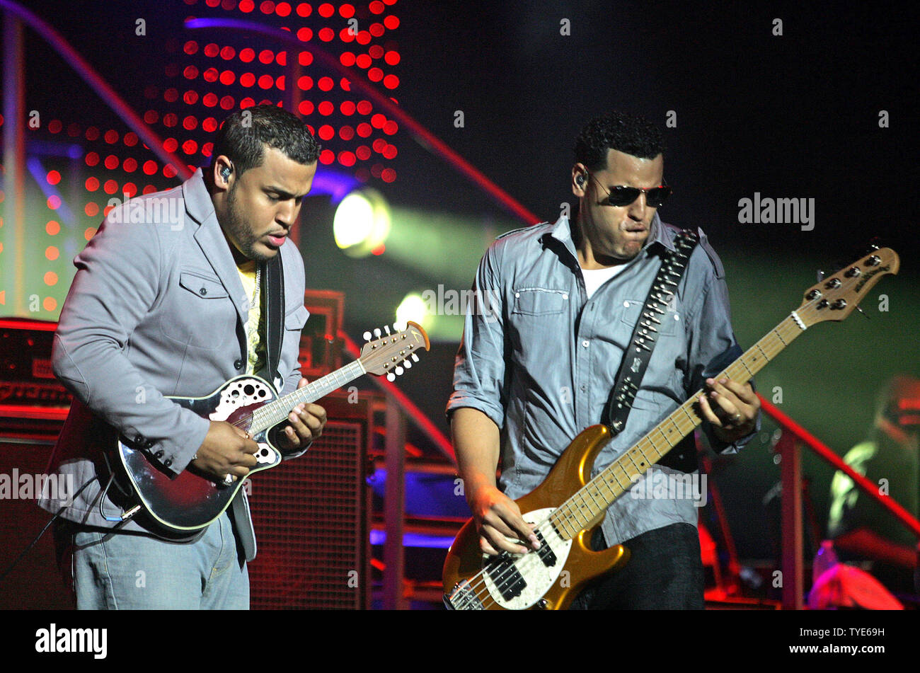 Lenny Santos (L) and Max Santos of Aventura perform at the Seminole ...
