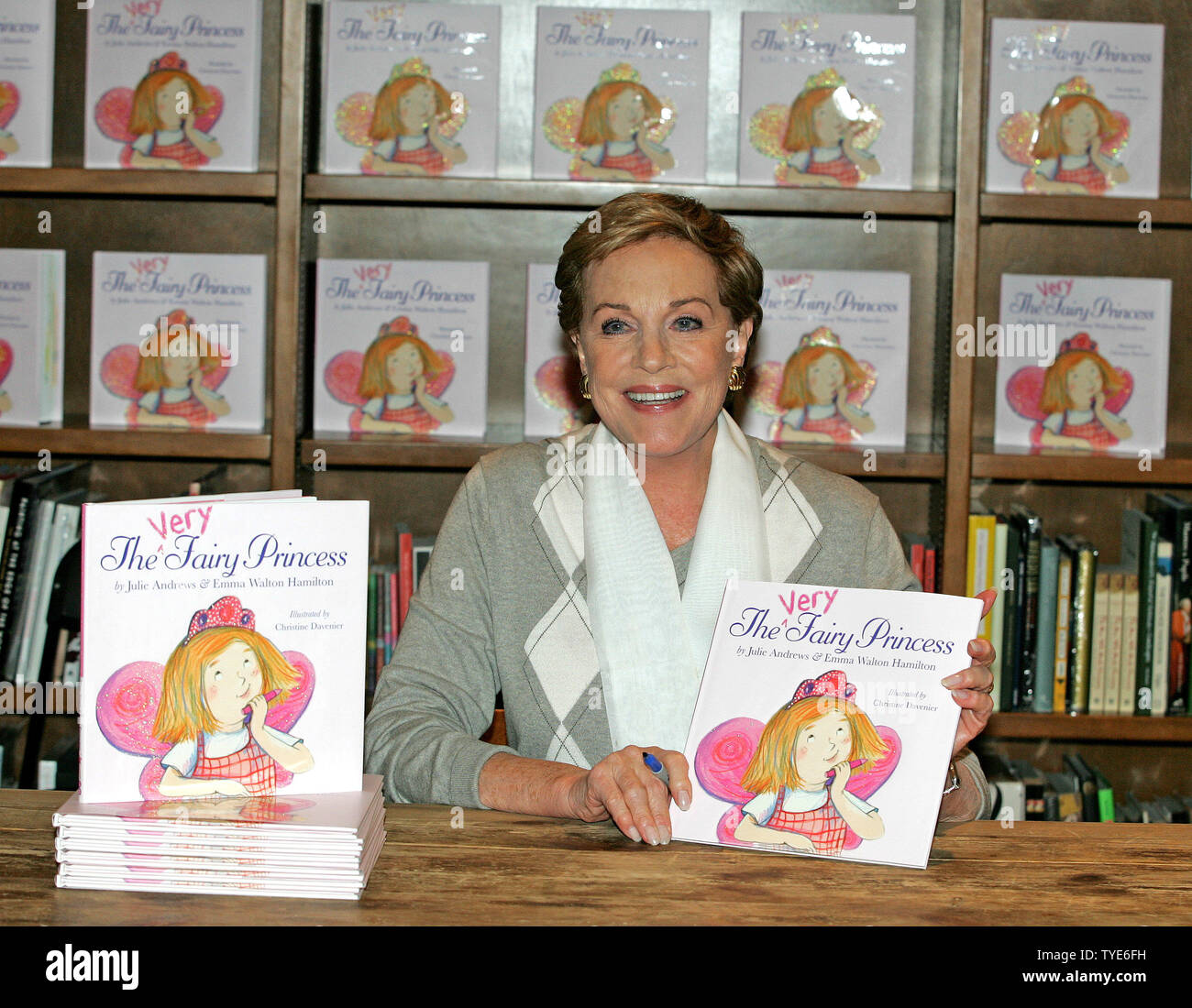 Actress julie andrews during hi-res stock photography and images - Alamy