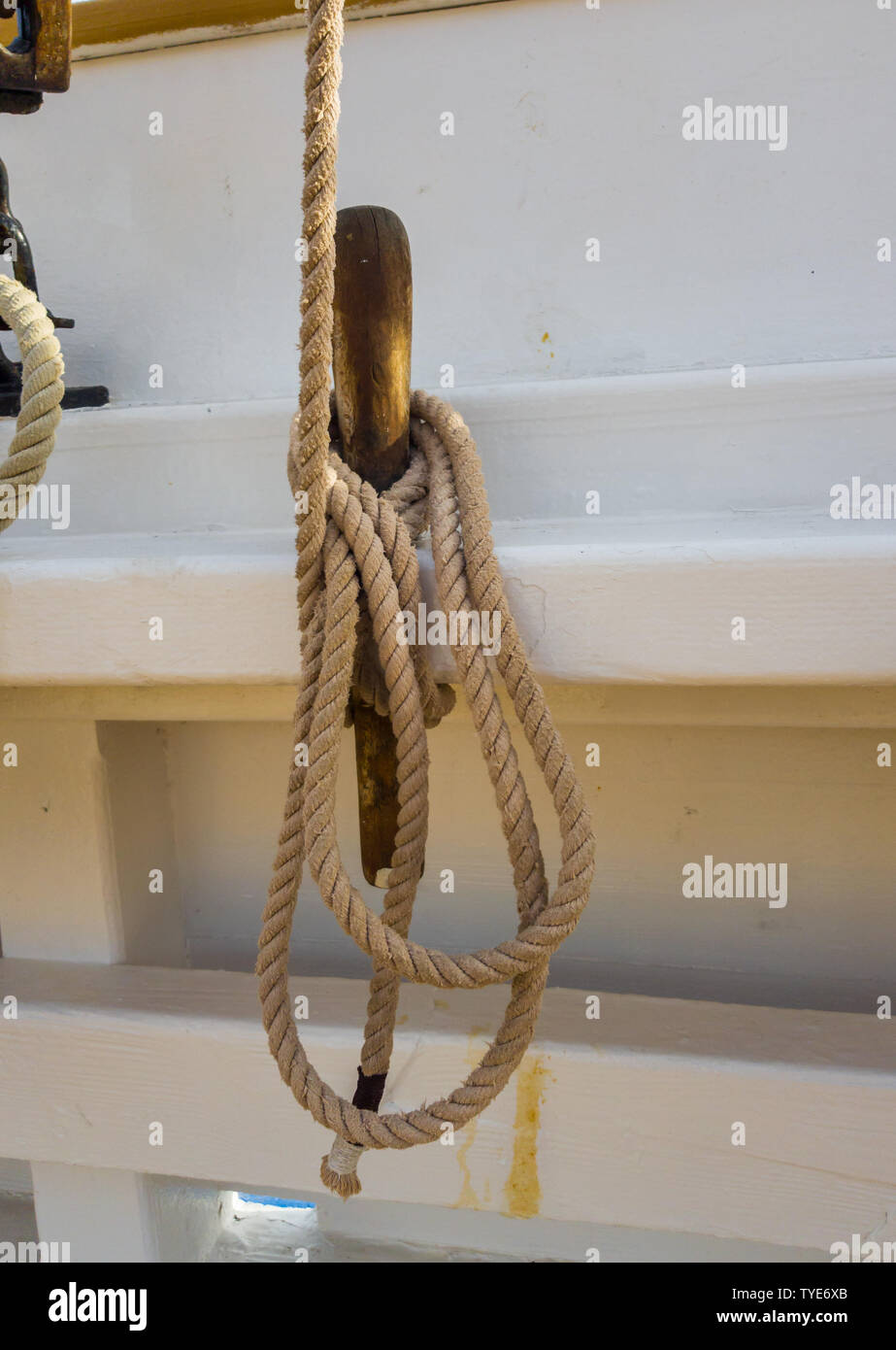 Gantline hi-res stock photography and images - Alamy