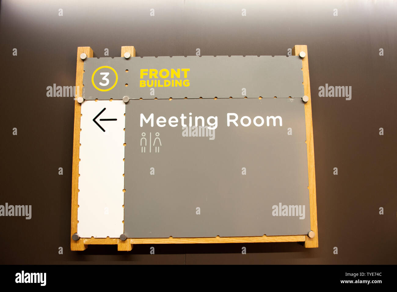 Men washroom office hi-res stock photography and images - Alamy