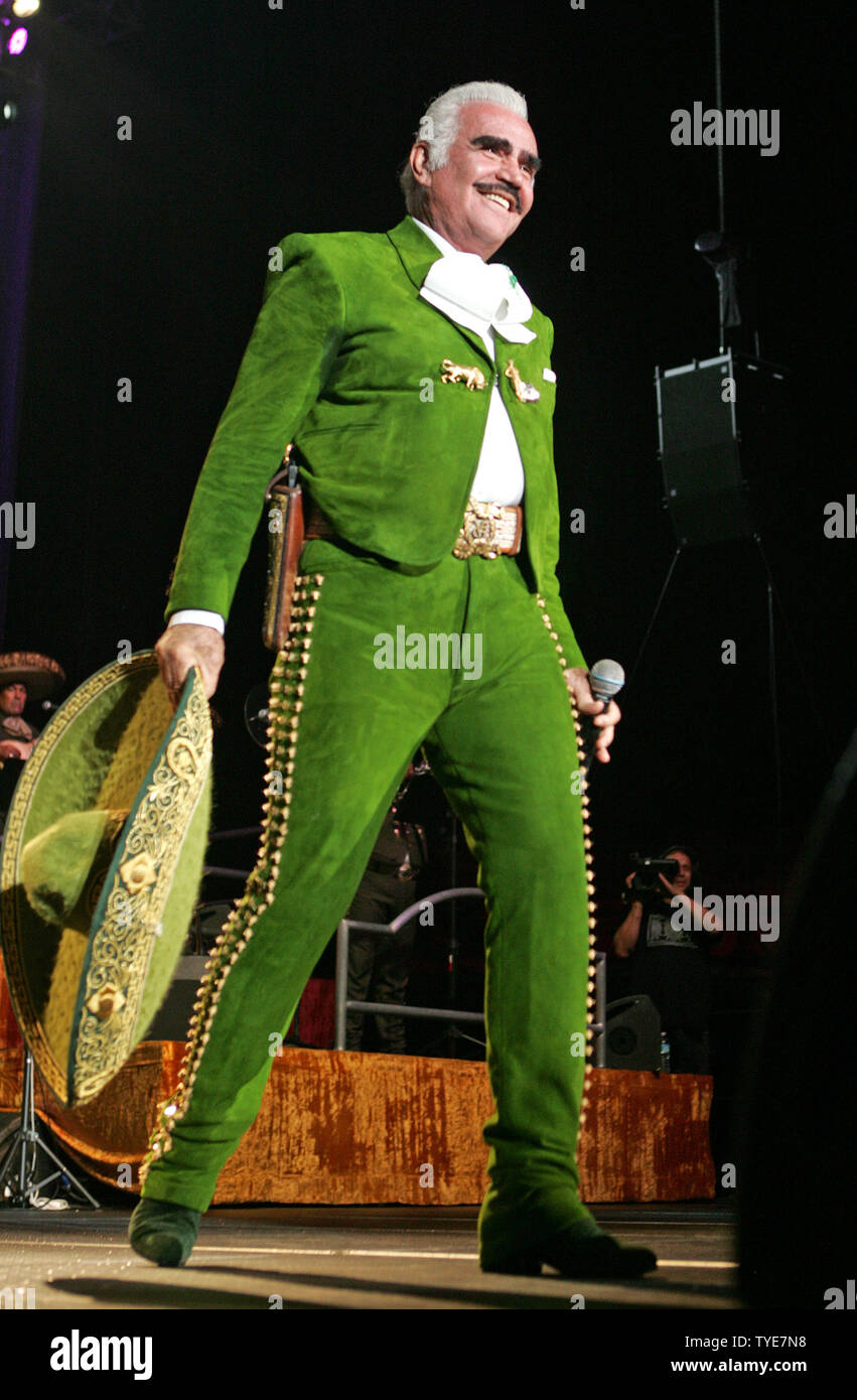 Mexican singing legend Vincente Fernandez performs in concert at the ...