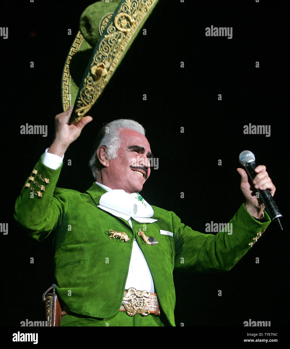 Mexican singing legend Vincente Fernandez performs in concert at the ...