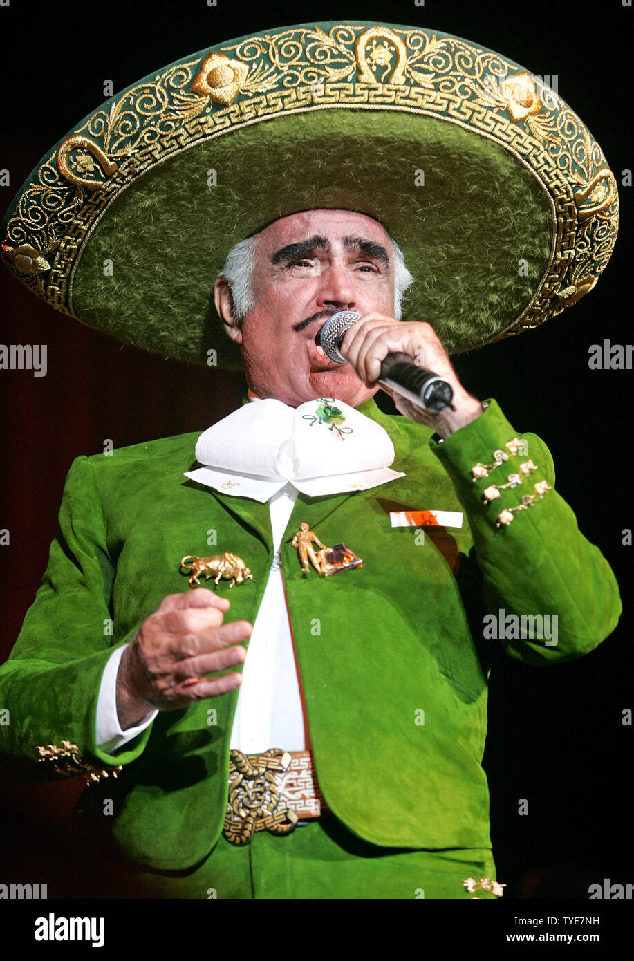 Mexican singing legend Vincente Fernandez performs in concert at the ...