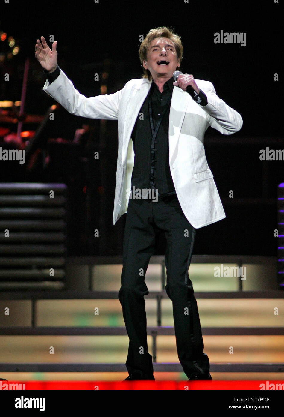 Barry Manilow High Resolution Stock Photography and Images - Alamy
