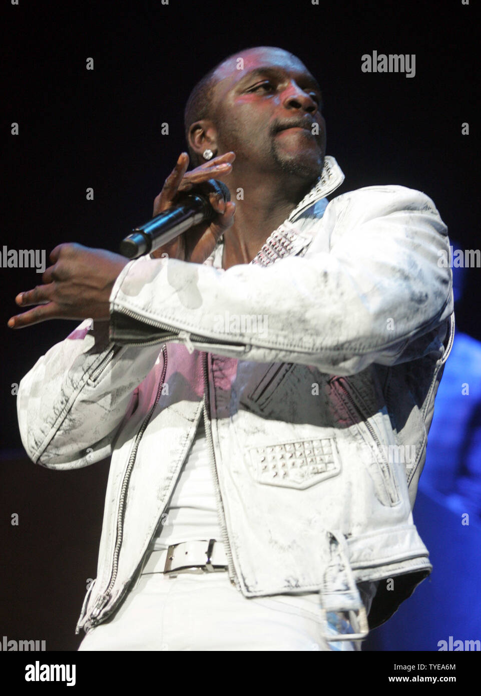 Akon in concert hi-res stock photography and images - Alamy