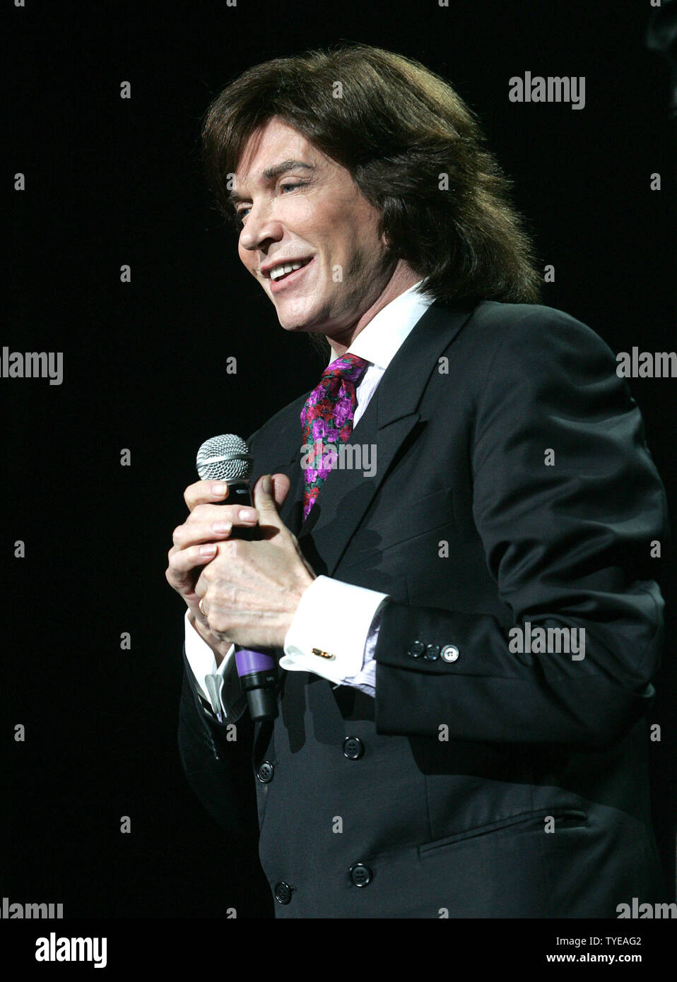 Spanish singer Camilo Sesto performs in concert at the American ...