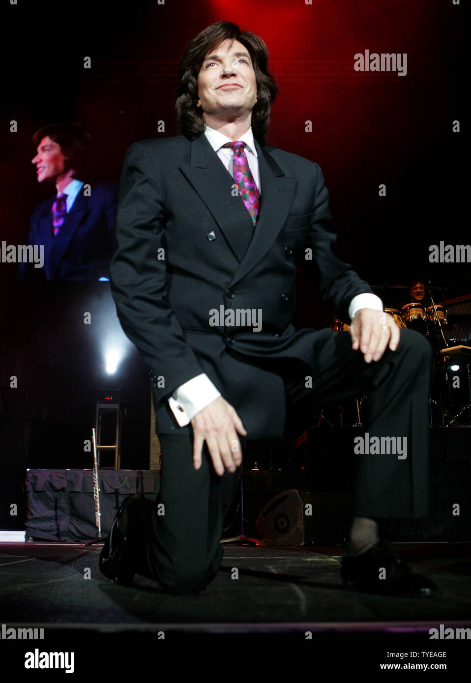 Spanish singer Camilo Sesto performs in concert at the American ...