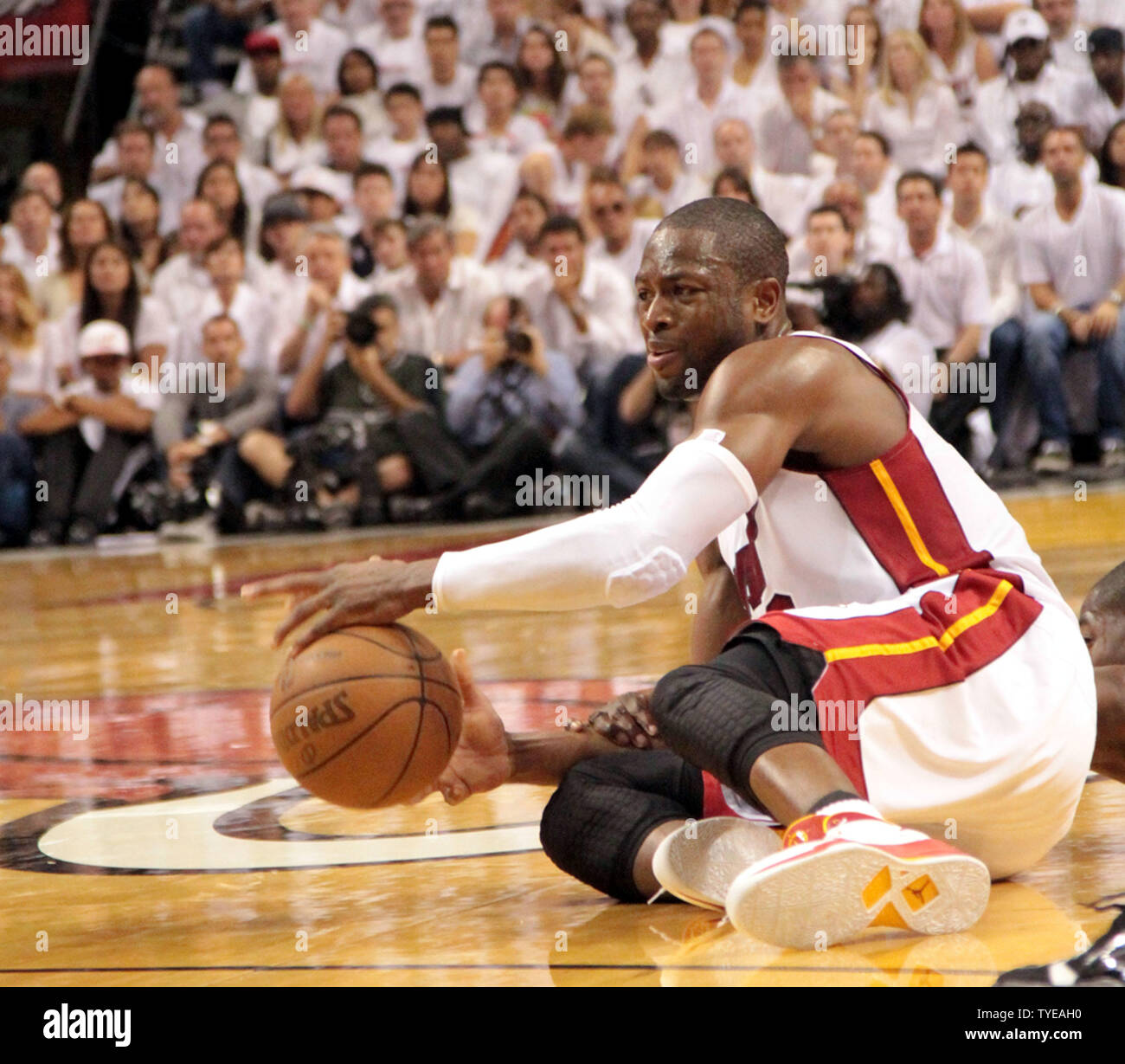 Miami Heat forward Dwyane Wade (3) saves a loose ball during game 3 of ...