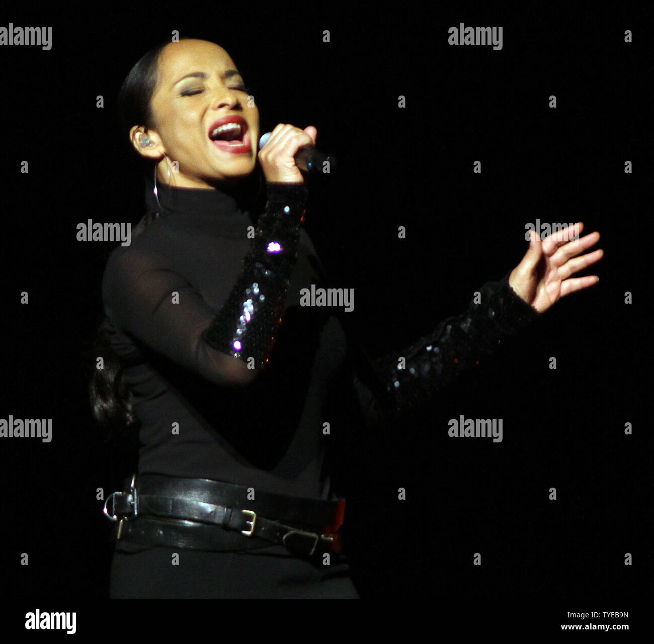 Sade concert hi-res stock photography and images - Alamy