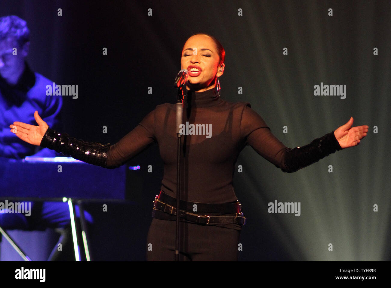 Sade concert hi-res stock photography and images - Alamy