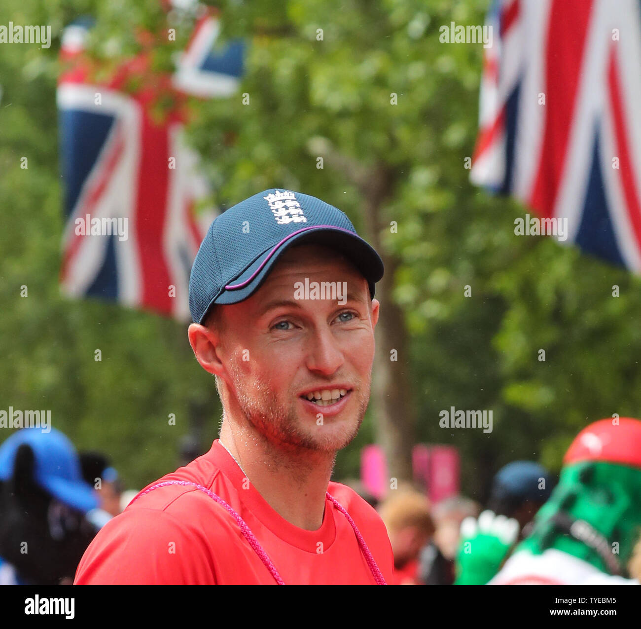Ruth strauss england team hi-res stock photography and images - Alamy