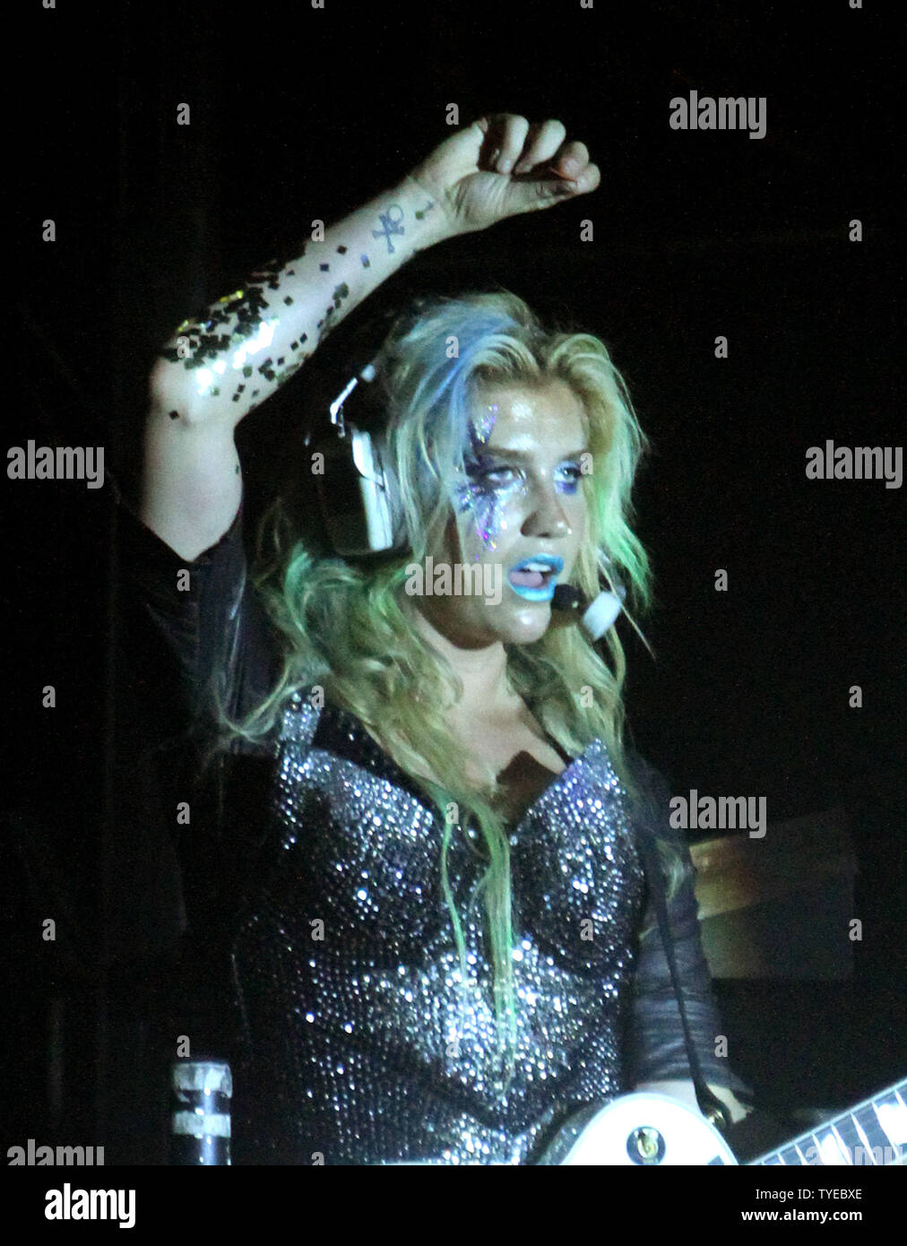 Kesha 2011 hi-res stock photography and images - Alamy