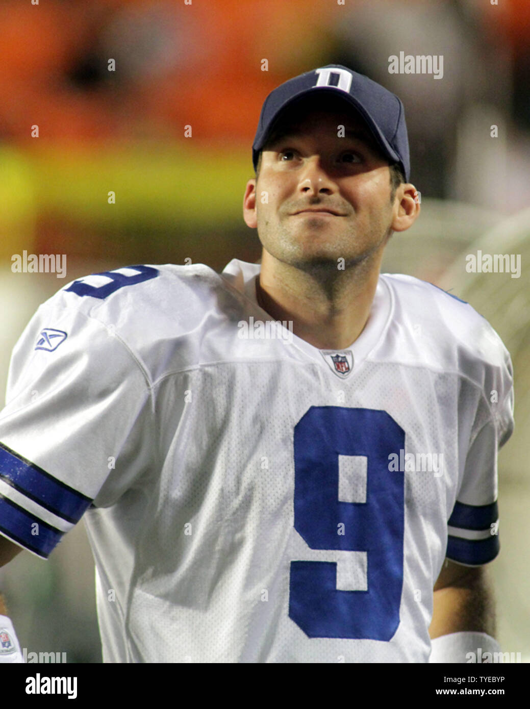 Dallas Cowboys quarterback Tony Romo (9) watches from the sidelines ...
