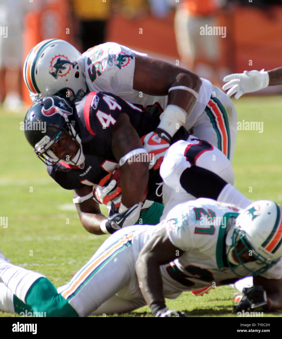 Houston Texans runningback Ben Tate (44) carries the ball during first ...
