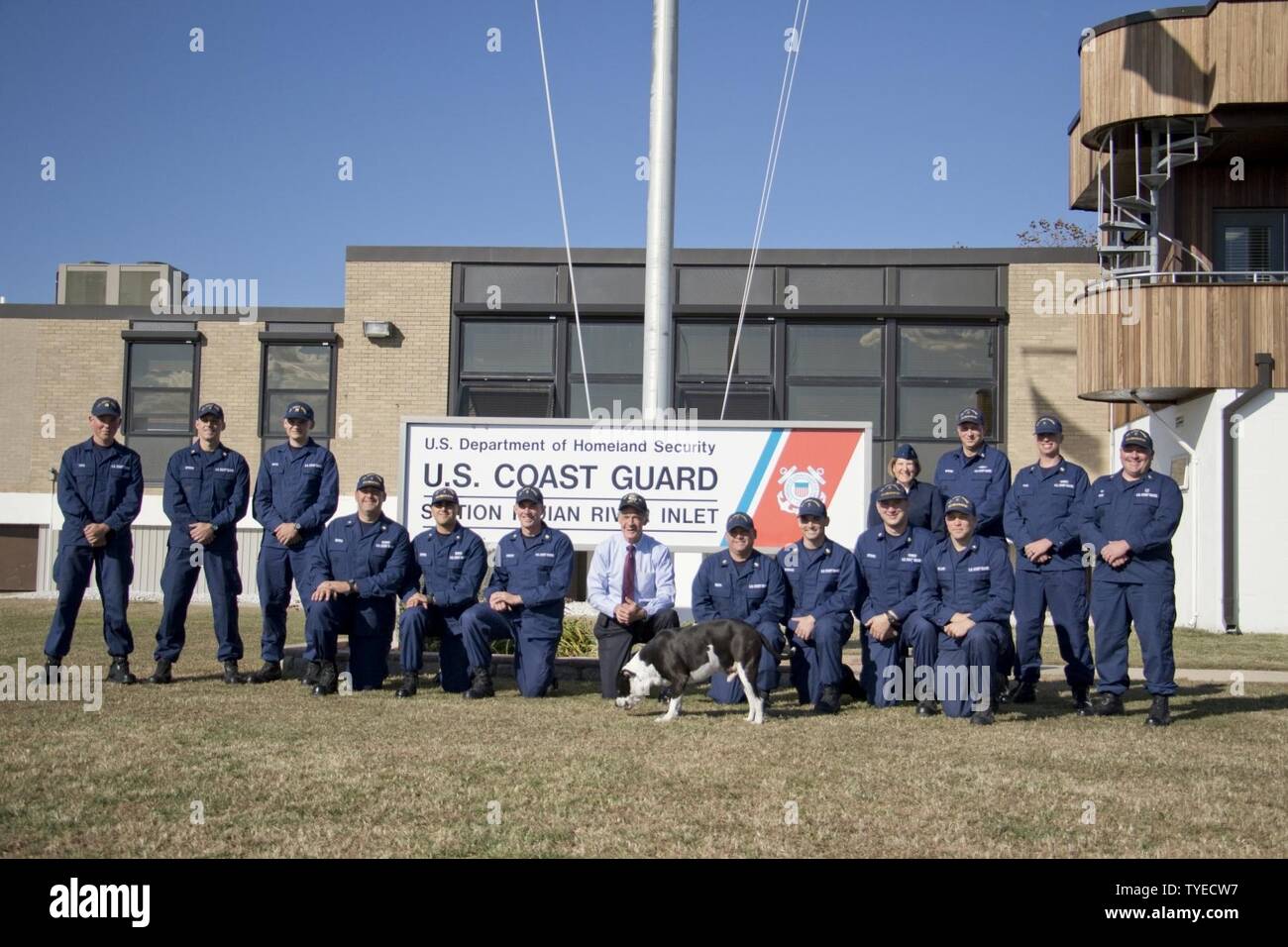 Sen. Tom Carper (D-DE), poses with unit personnel at Coast Guard ...