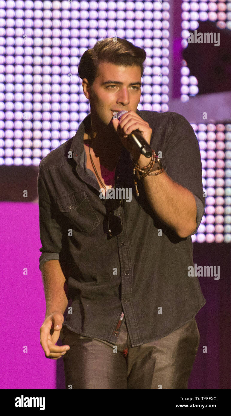 Latin singer Jencarlos Canela rehearses for the 2012 Premios Tu Mundo ...