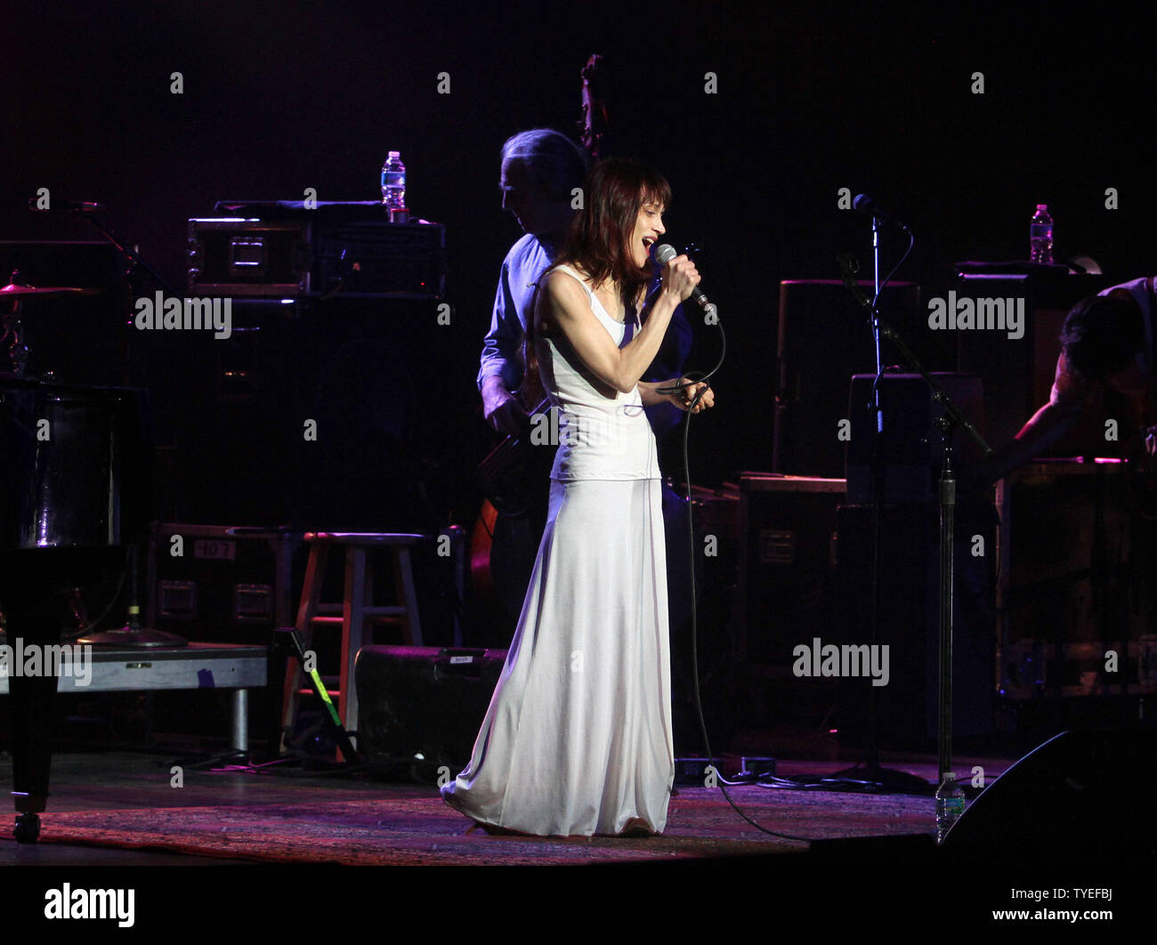 Fiona apple hi-res stock photography and images - Alamy