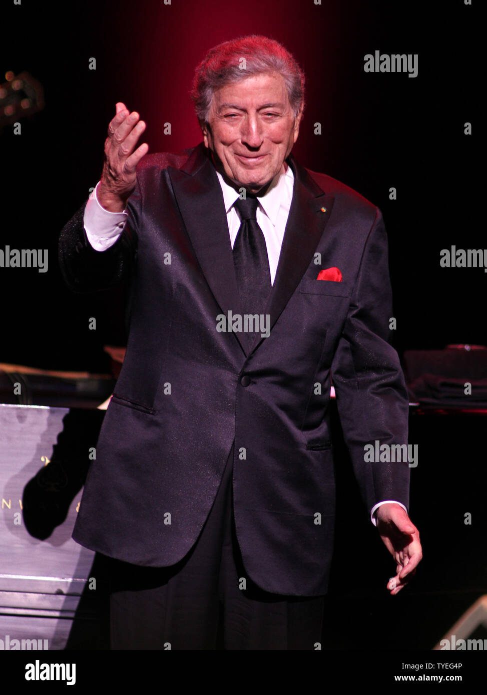 Tony bennett hi-res stock photography and images - Alamy