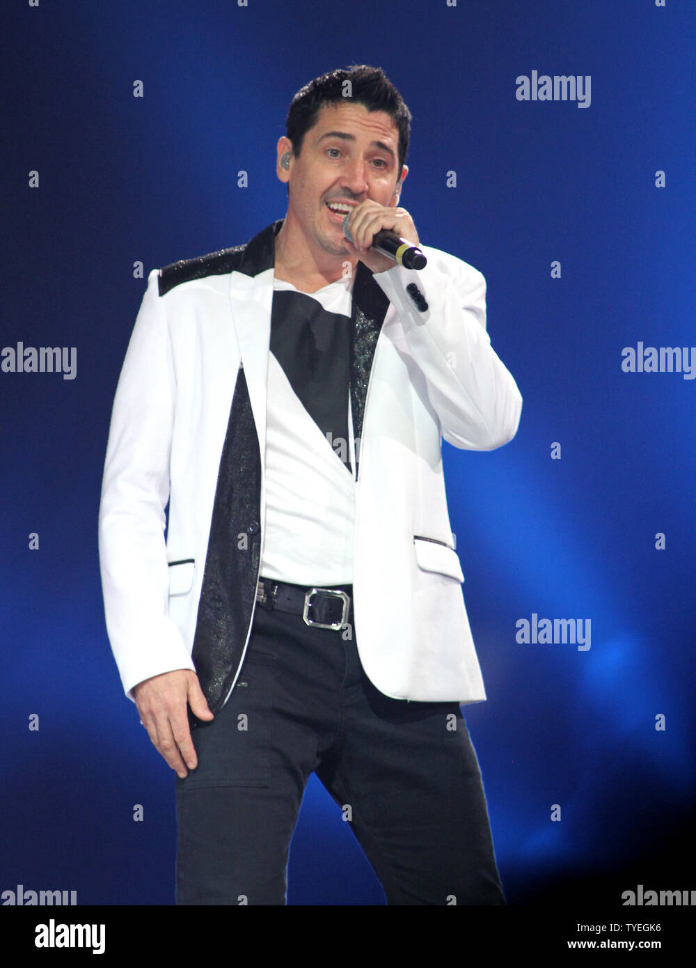 Jonathan Knight Outed