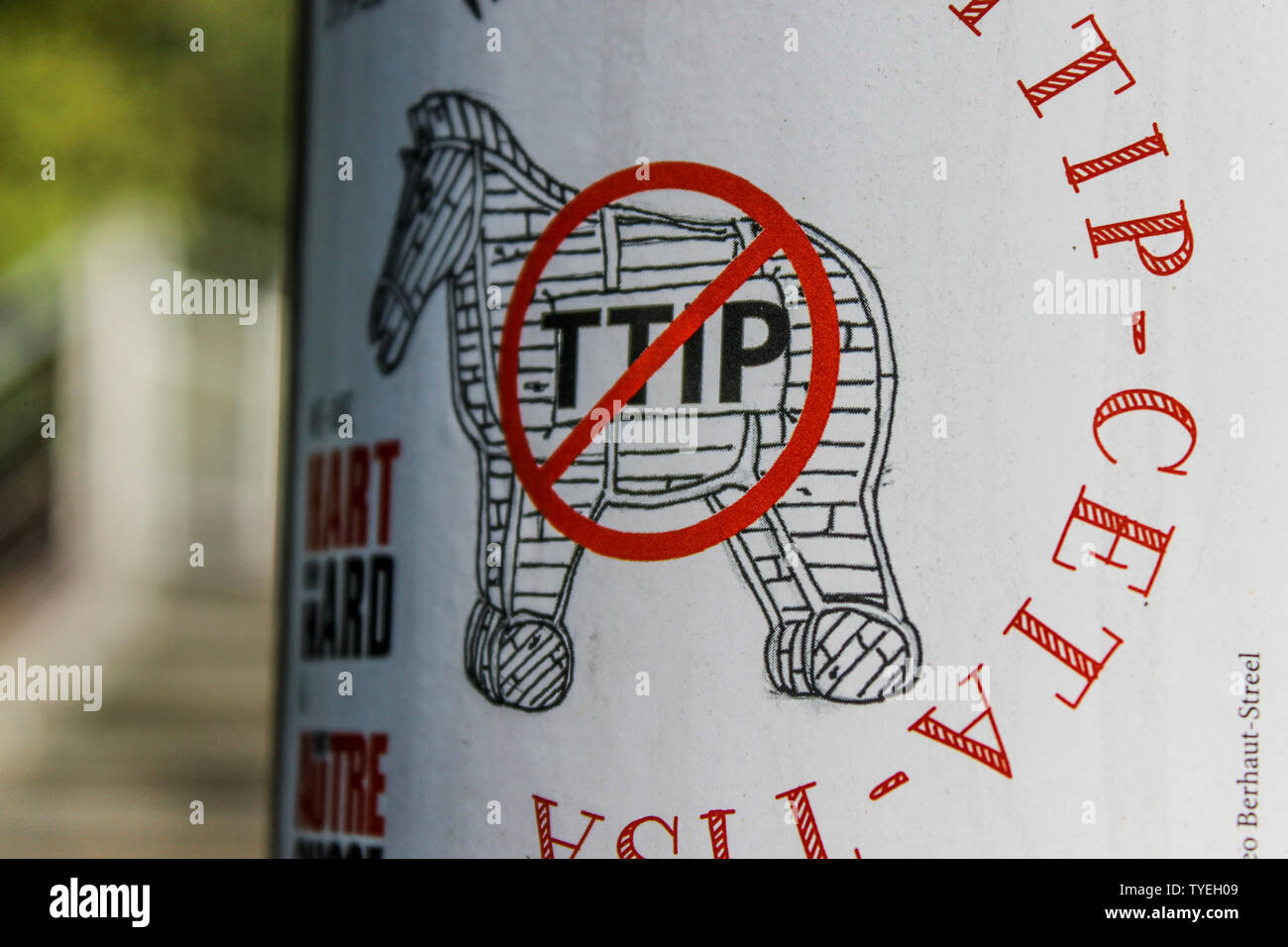 Globalization symbol hi-res stock photography and images - Alamy