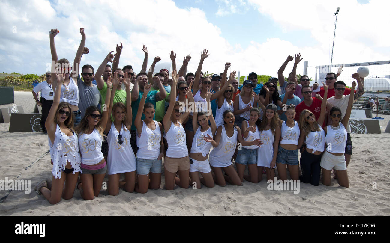 Sports Illustrated models and the Celebrity Chefs pose for the 2014 ...