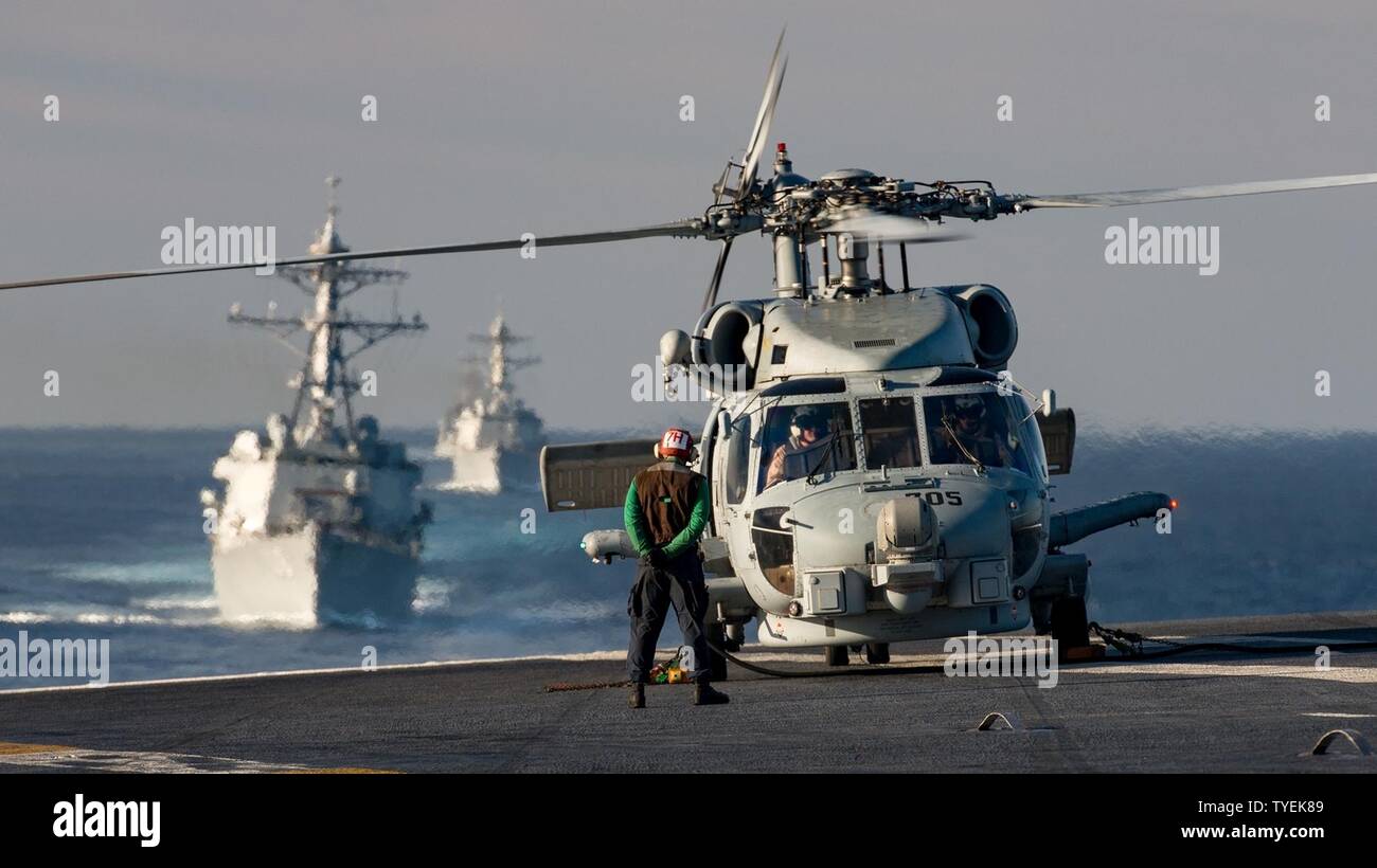 PACIFIC OCEAN (Nov. 11, 2016) An MH-60R Sea Hawk helicopter from ...