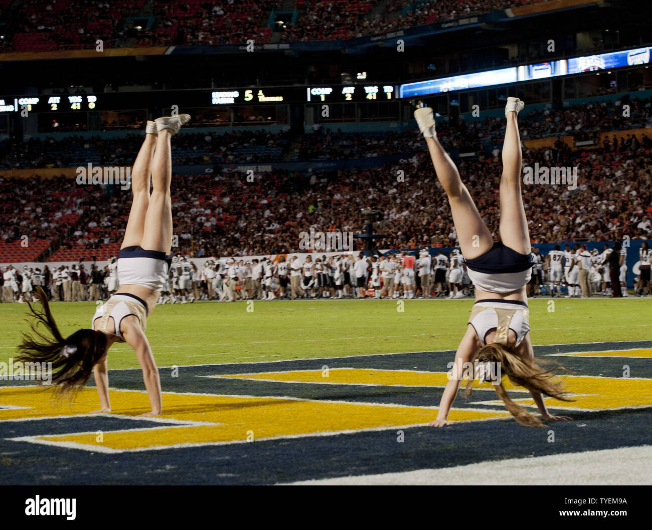 Georgia Tech cheerleaders perform during the 2014 Orange Bowl at Sun ...