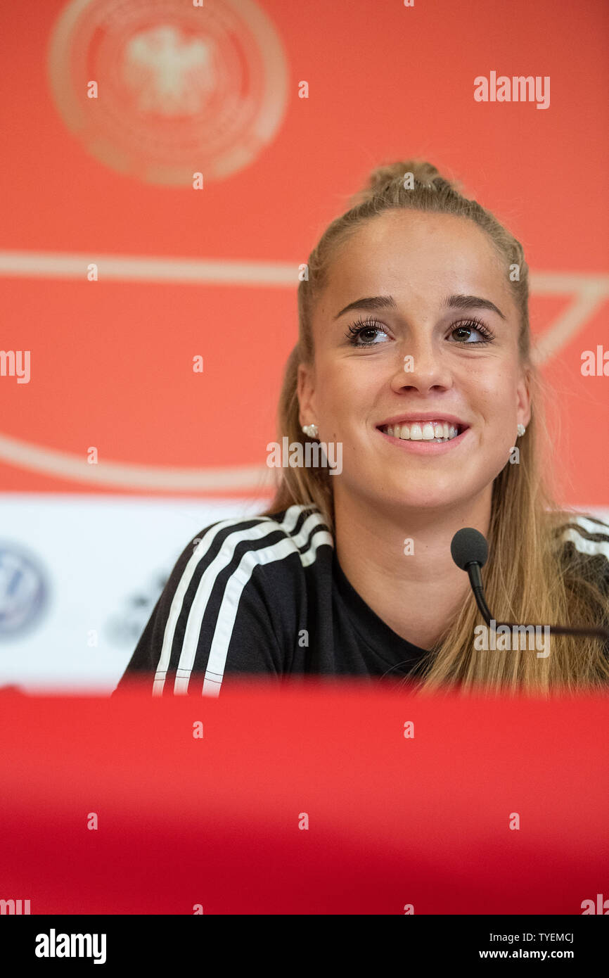 Giulia gwinn hi-res stock photography and images - Alamy