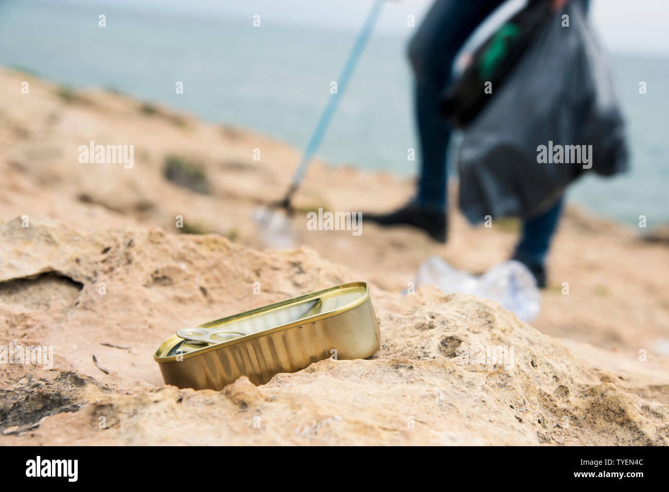 Litter stick hi-res stock photography and images - Alamy