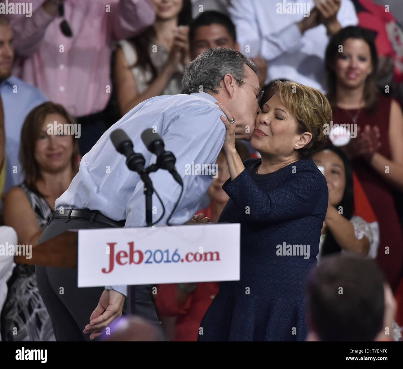 Former Governor Jeb Bush gives his wife Columba a kiss after his ...