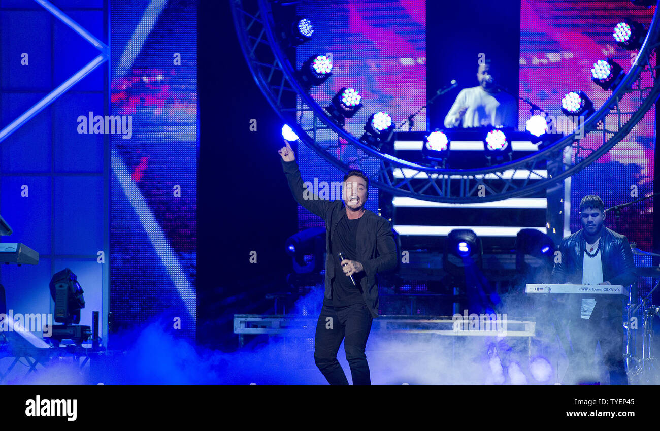 Latin artist J. Balvin performs on stage during the 2015 Premios Tu ...