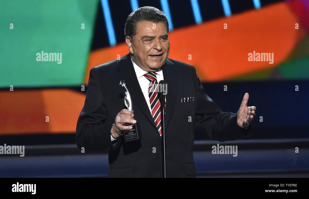 Latin artist Lucero presents Don Francisco with a special award ...