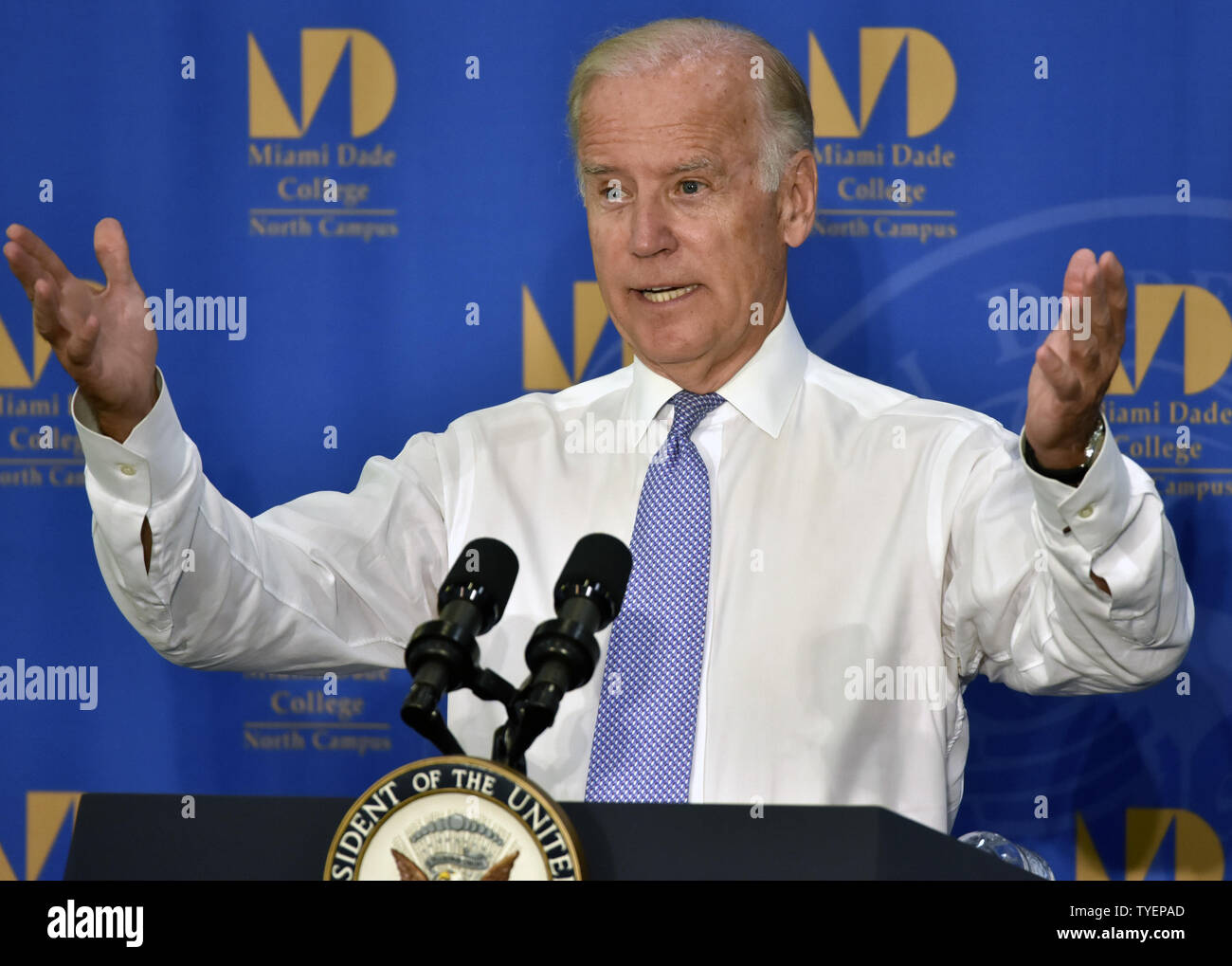 Joe biden college students hi-res stock photography and images - Alamy