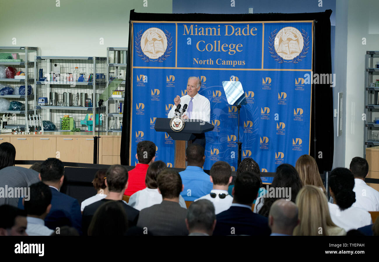 Joe biden college students hi-res stock photography and images - Alamy