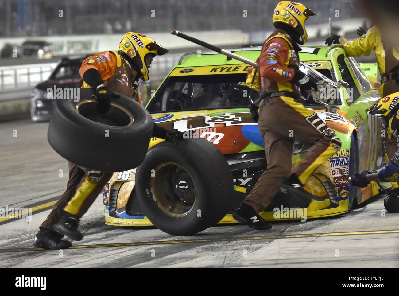 NASCAR Nationwide racer Kyle Busch (18) makes his last pit stop before ...