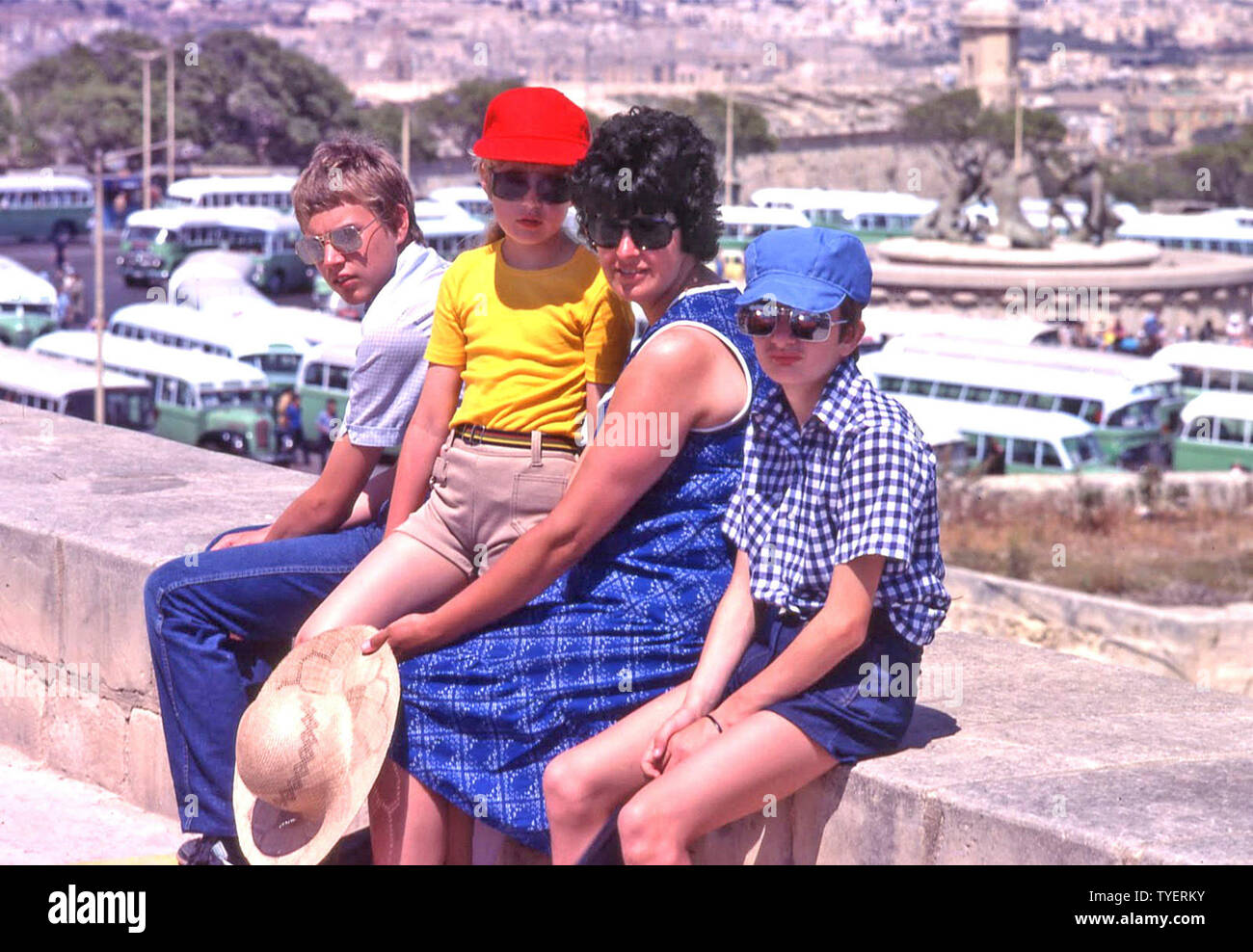 1980s Family Photo Awkward Family Photos: The 1980s Strike Back