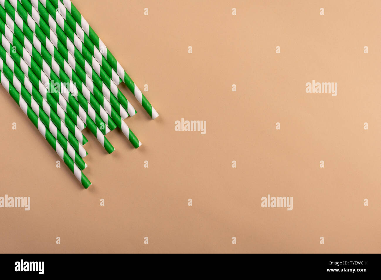 Paper straw hi-res stock photography and images - Alamy