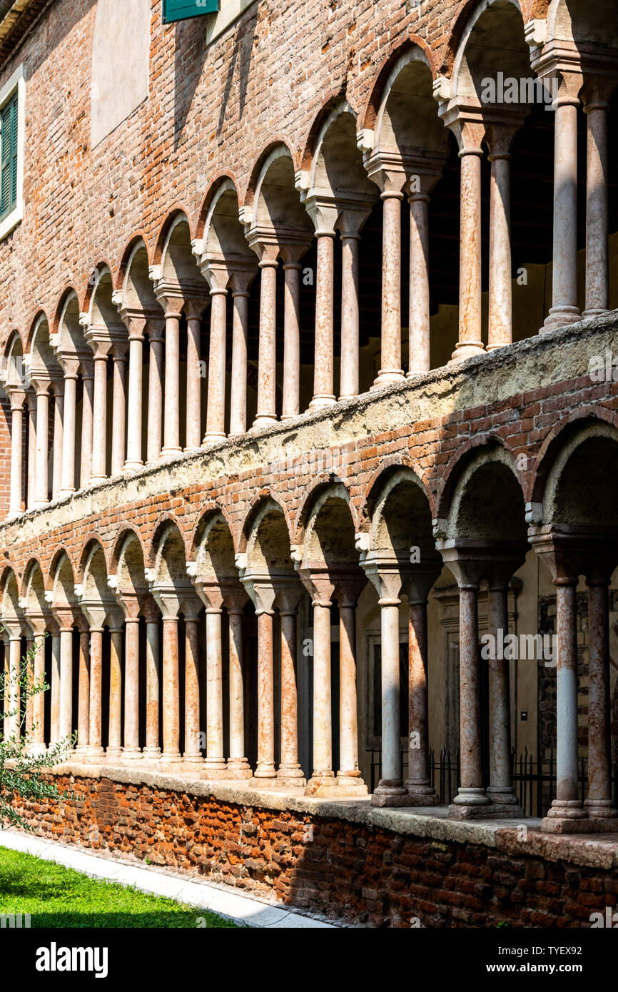 The romanesque cloister of Verona's cathedral, Italy Stock Photo - Alamy