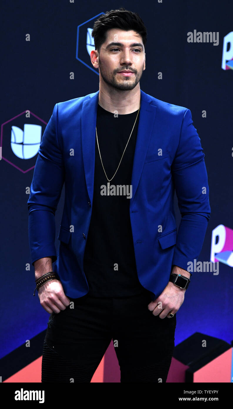 Josh Leyva walks the red carpet at the 2017 Premios Juventud event at ...