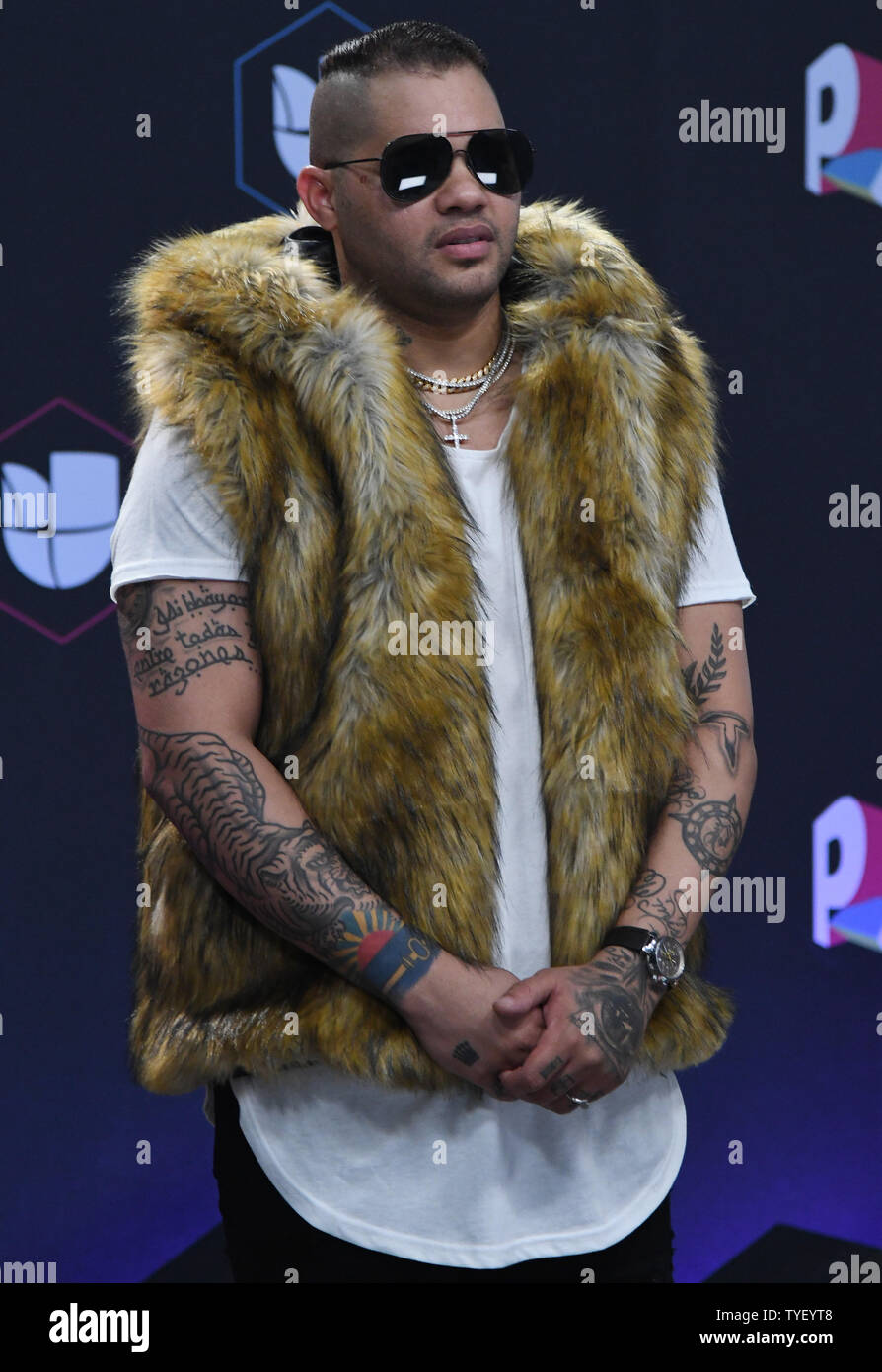 El Taiger walks the red carpet at the 2017 Premios Juventud event at ...