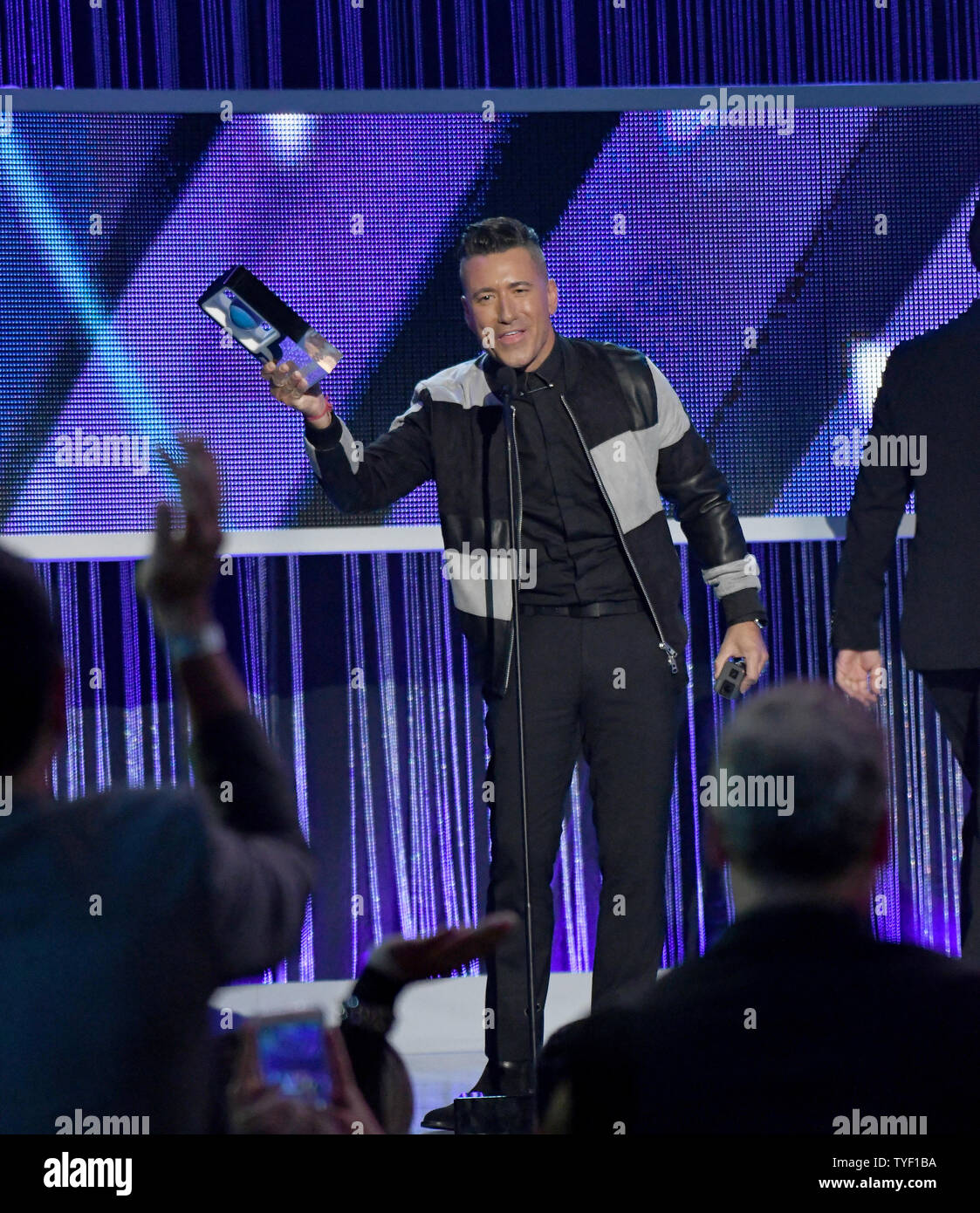 Jorge Bernal accepts an award at the 2017 Telemundo Premios Tu Mundo ...