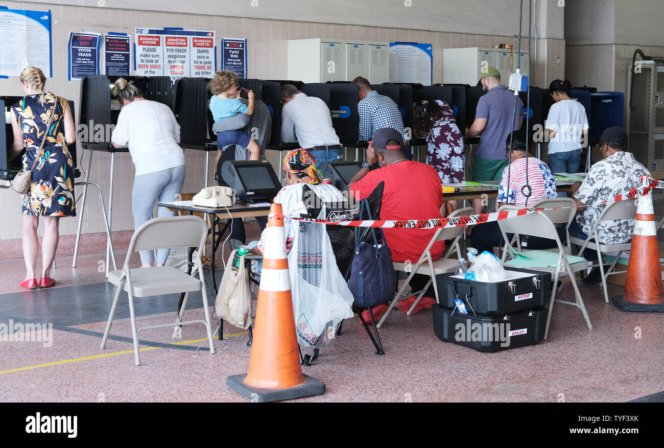 Florida election voting 2018 hi-res stock photography and images - Alamy
